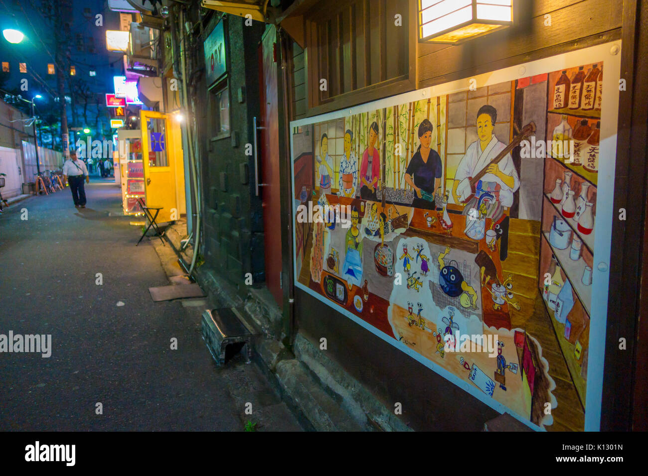 Golden gai shinjuku tiny bar hi-res stock photography and images - Alamy