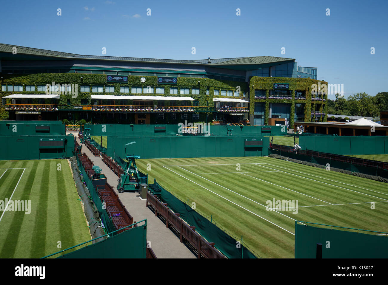 Wimbledon tennis court hi-res stock photography and images - Alamy