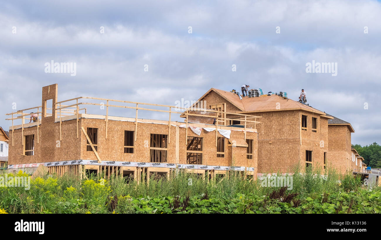 New subdivision houses under construction hi-res stock photography and ...