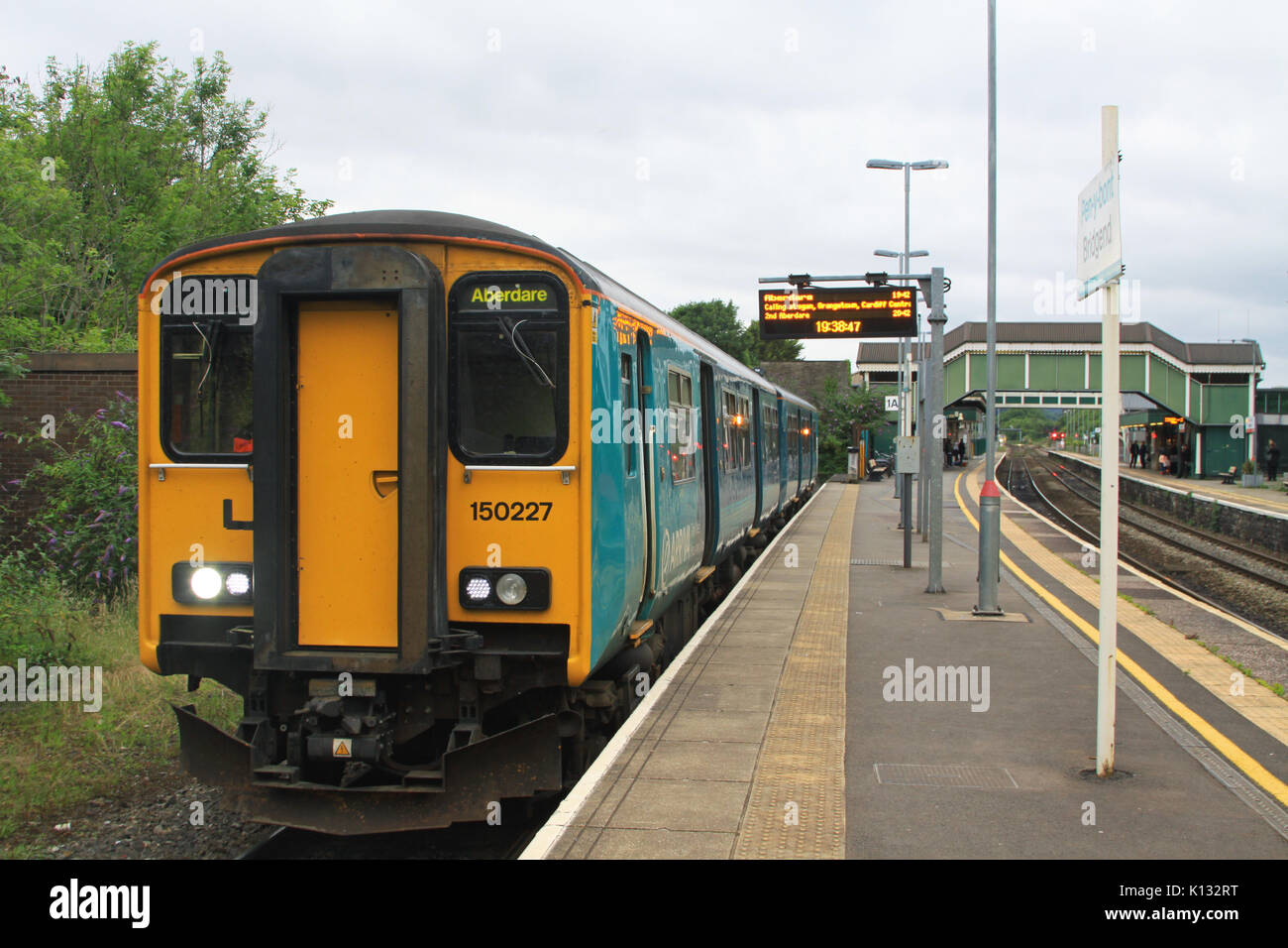 Arriva Trains Wales Class 150 150227 DMU train at Bridgend Station ...