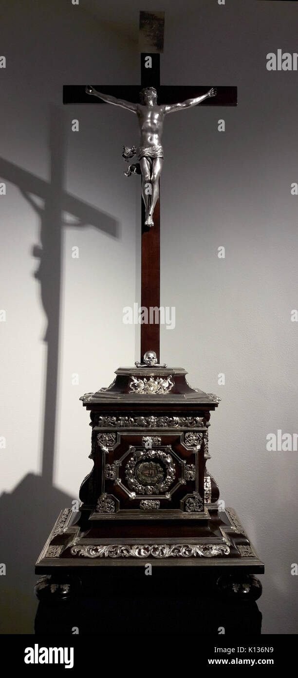 Reliquary cross hi-res stock photography and images - Alamy