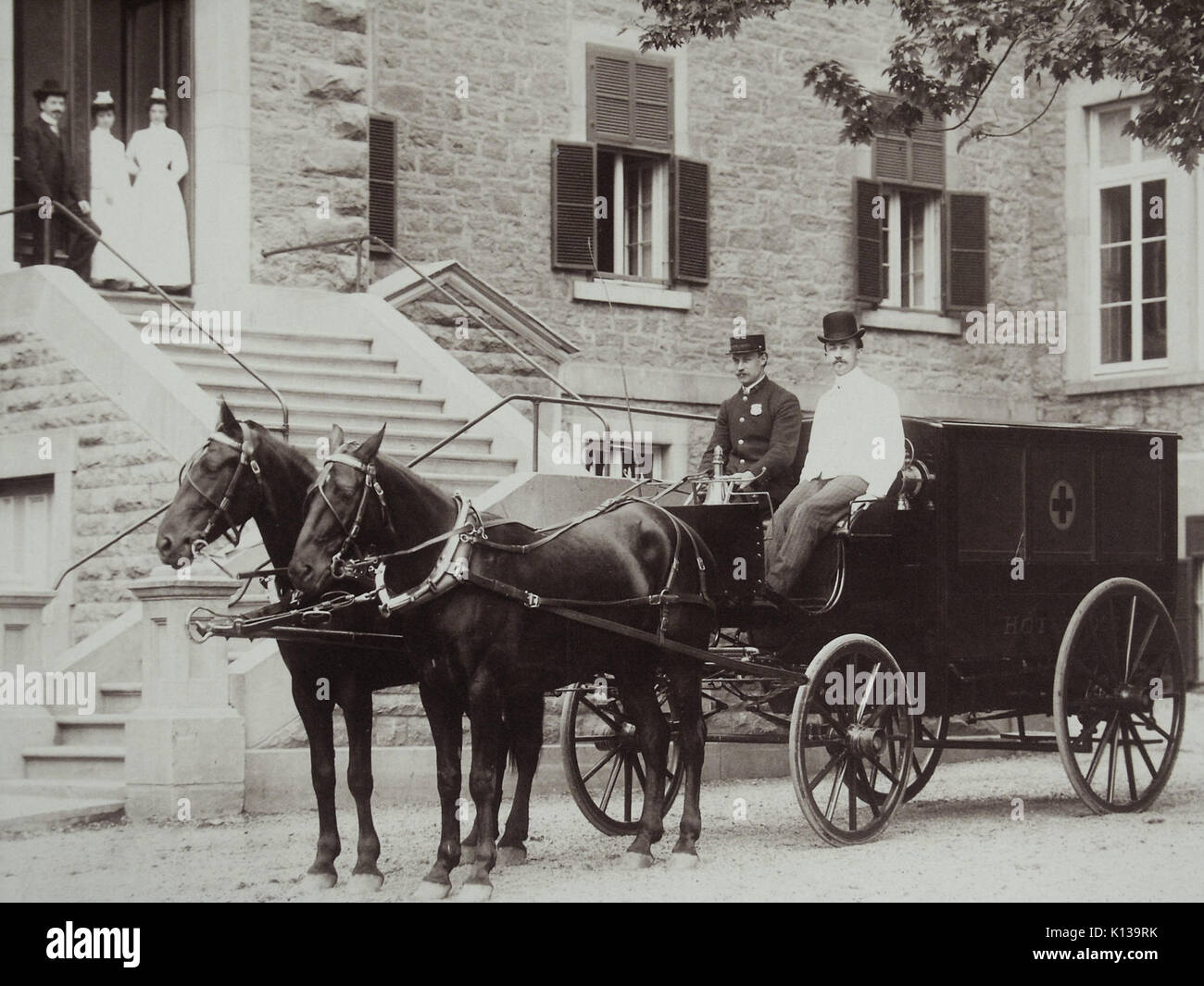 Early 1900s ambulance hi-res stock photography and images - Alamy