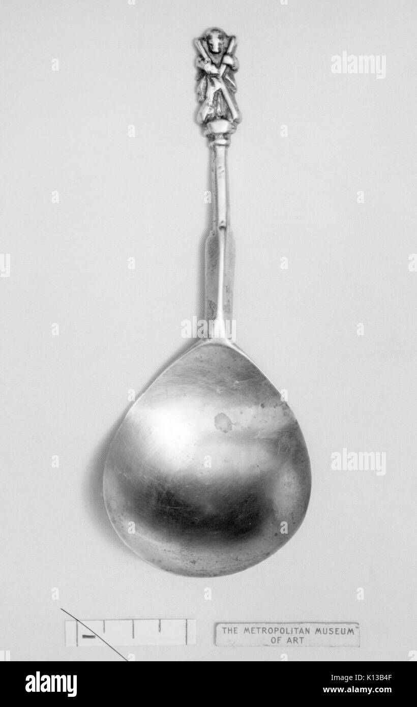 Medieval spoon hi-res stock photography and images - Alamy