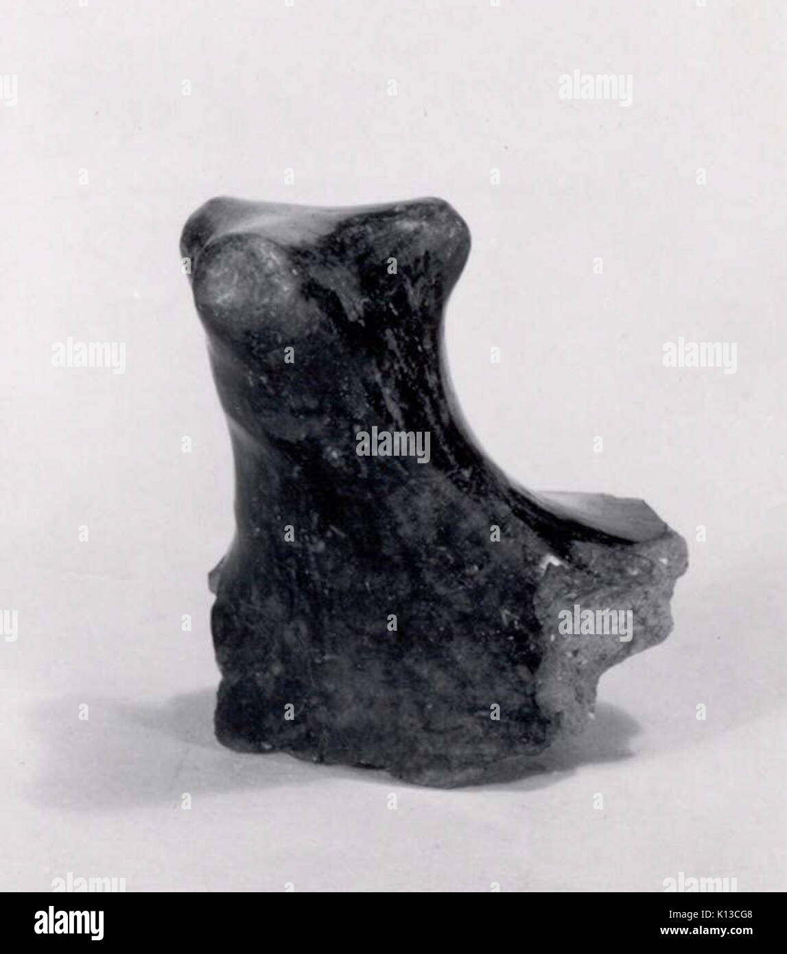 Animal head sherd MET ME60 20 72 Stock Photo - Alamy