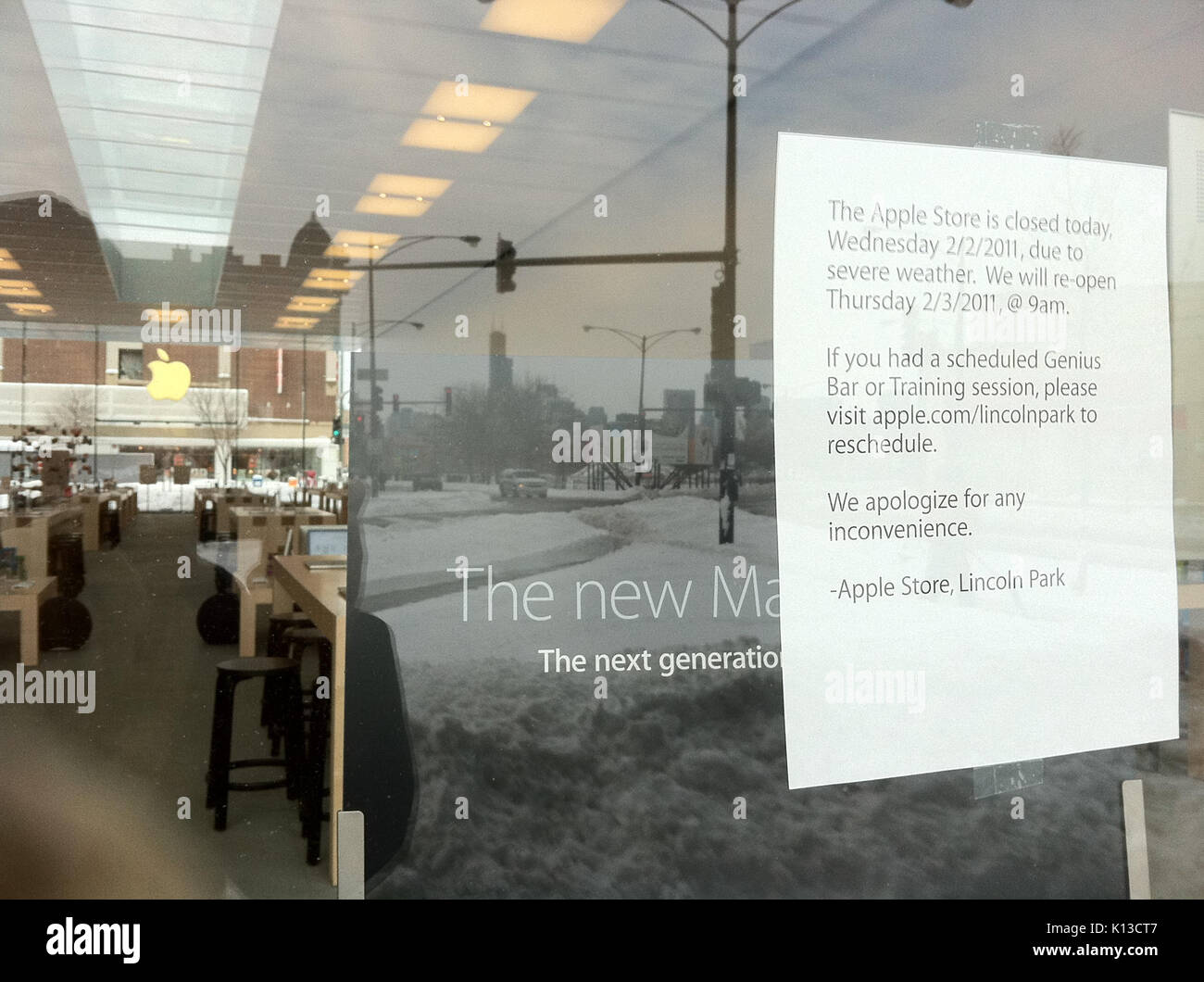Apple Store Closed during Storm Feb 2 2011 Stock Photo - Alamy