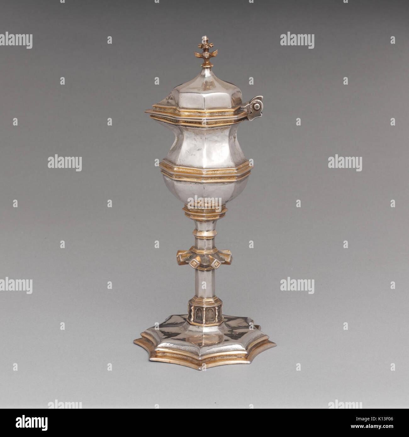 Altar vessels hi-res stock photography and images - Alamy