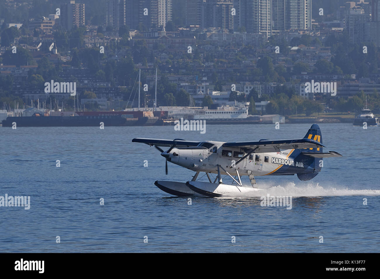 Harbour Air Seaplanes de Havilland Canada Turbo Otter Seaplane Landing ...