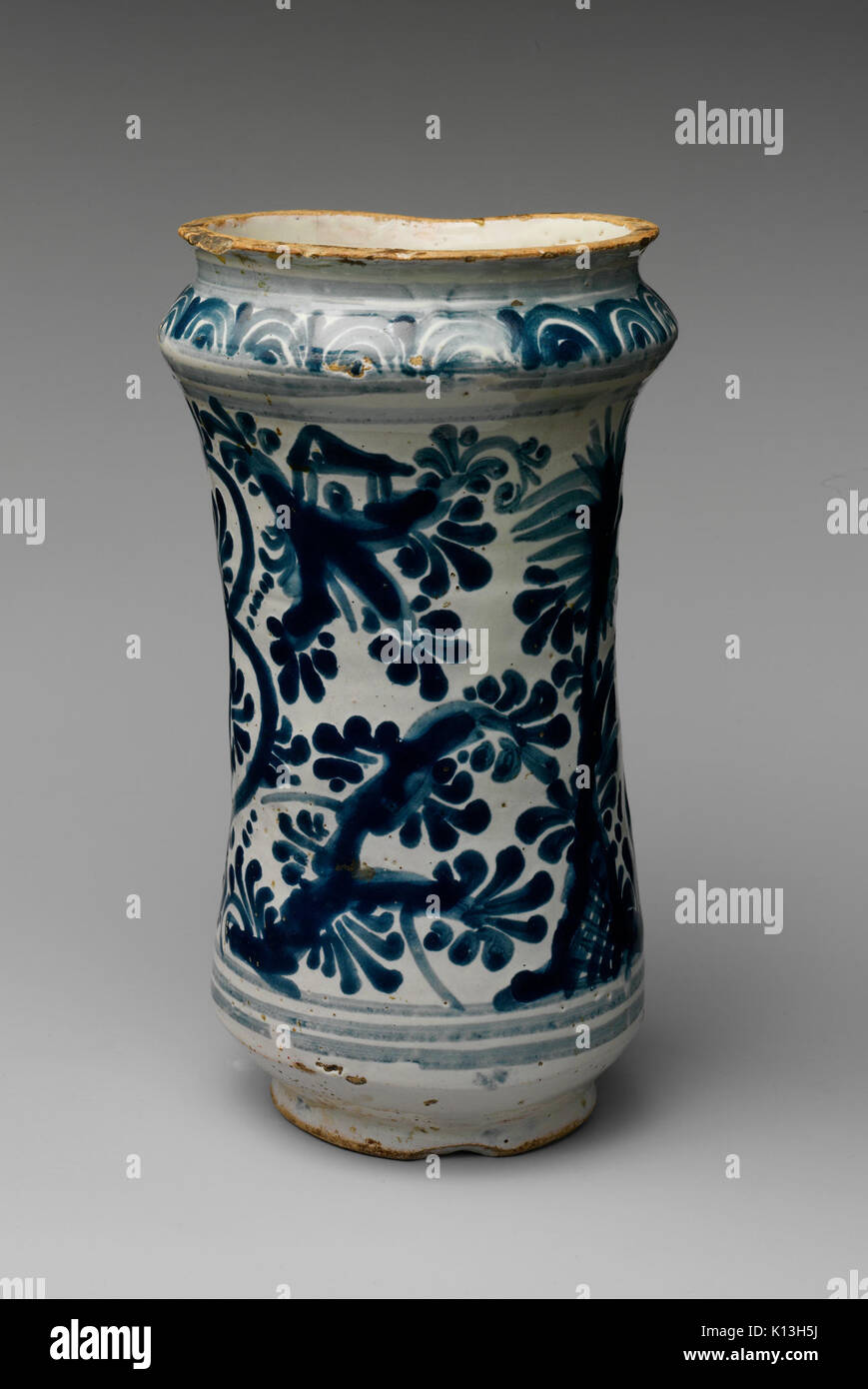 Glass apothecary jars hi-res stock photography and images - Alamy