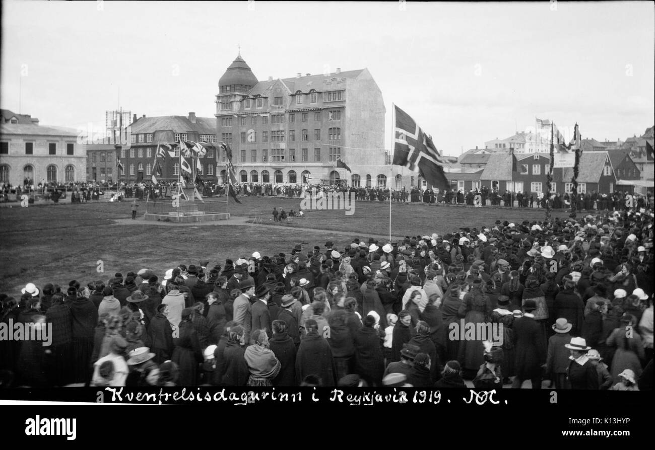 Vintage 1910 suffrage hi-res stock photography and images - Alamy