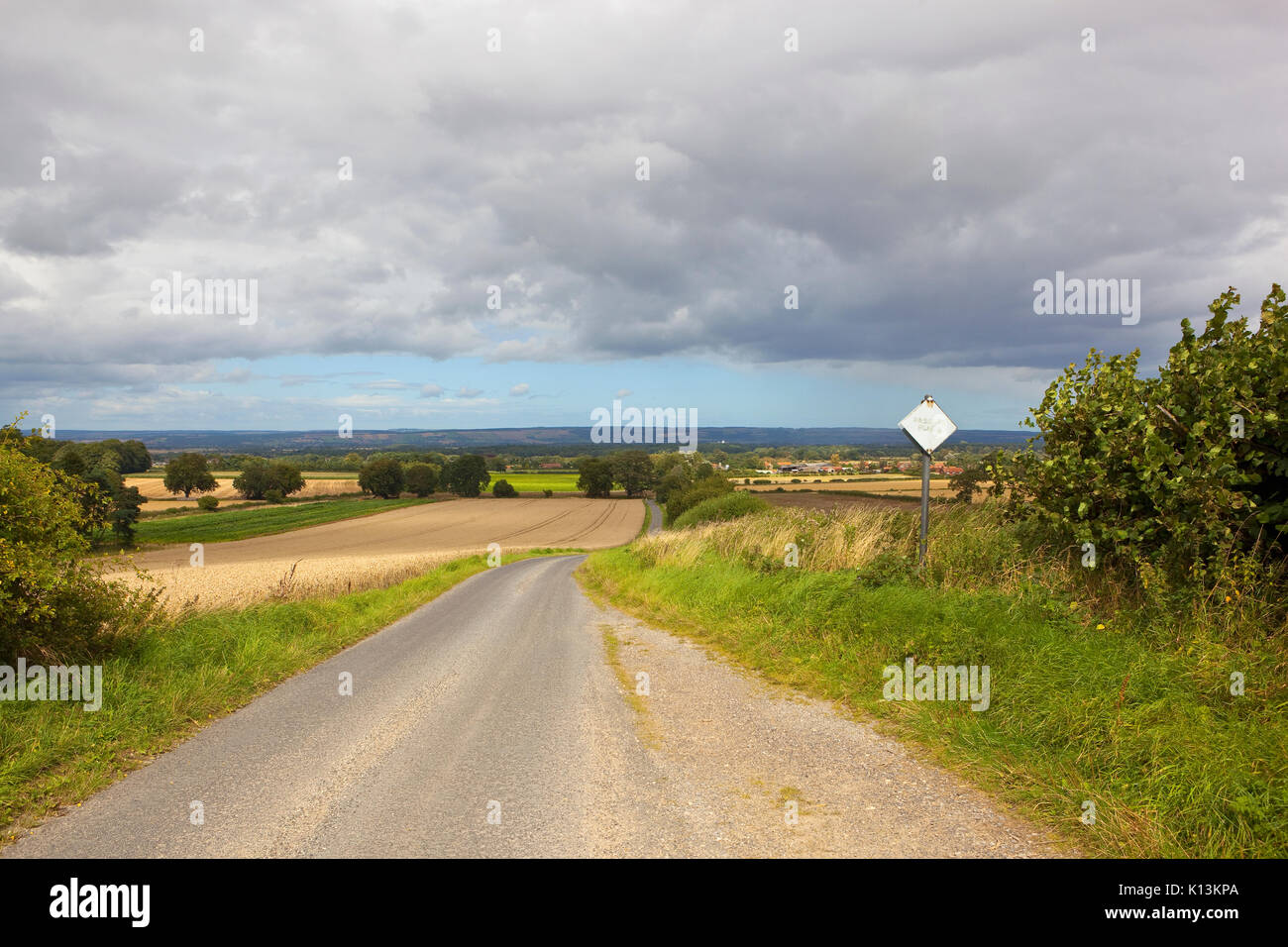 Small country road curves hi-res stock photography and images - Alamy
