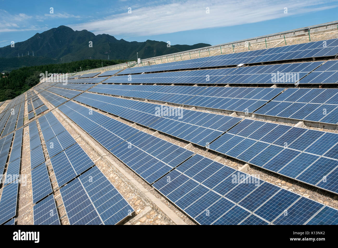 Solar cell panels hi-res stock photography and images - Alamy