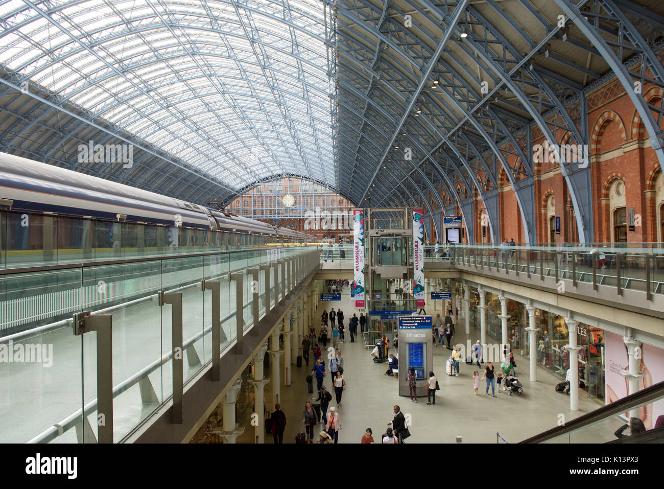 Shops st pancras international railway hi-res stock photography and ...