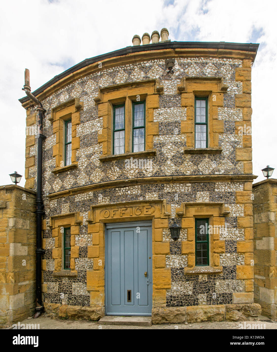 Curved wall hi-res stock photography and images - Alamy