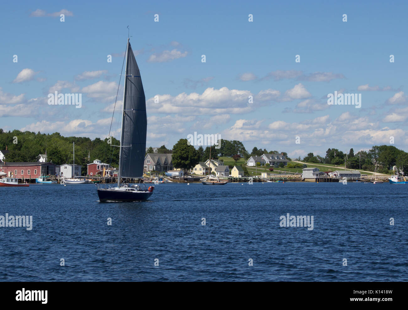 Small white boat passes hi-res stock photography and images - Alamy