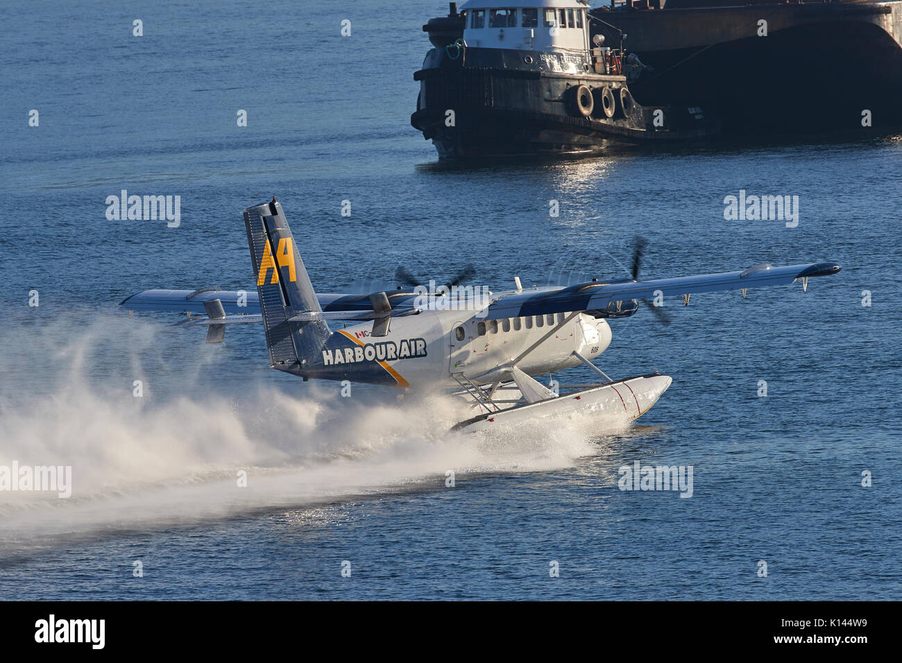 Harbour Air Seaplanes de Havilland Canada Twin Otter FloatplaneTaking ...