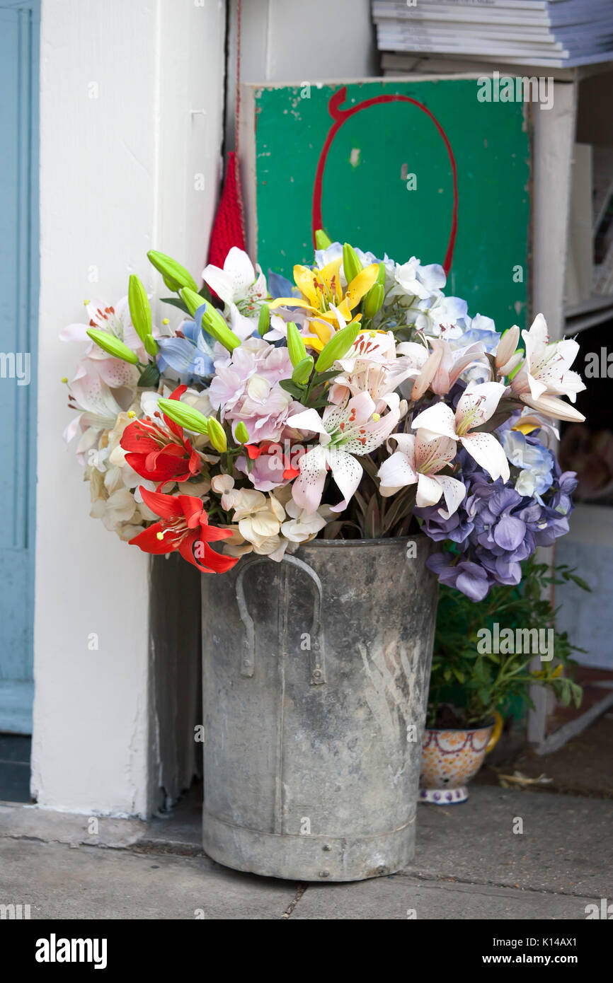 Flowers in zinc bucket hi-res stock photography and images - Alamy