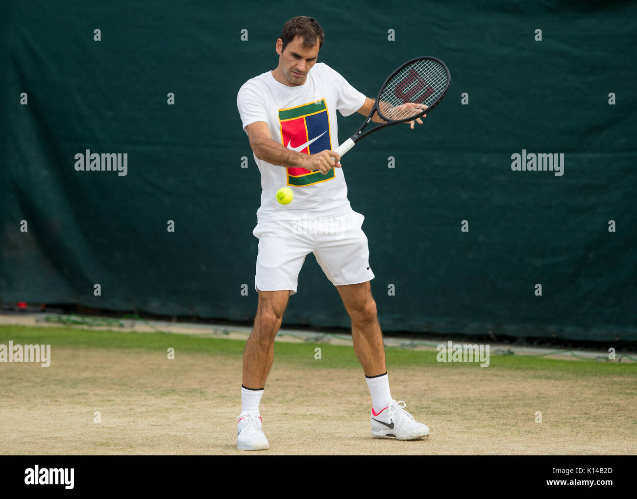 Roger federer backhand hi-res stock photography and images - Alamy