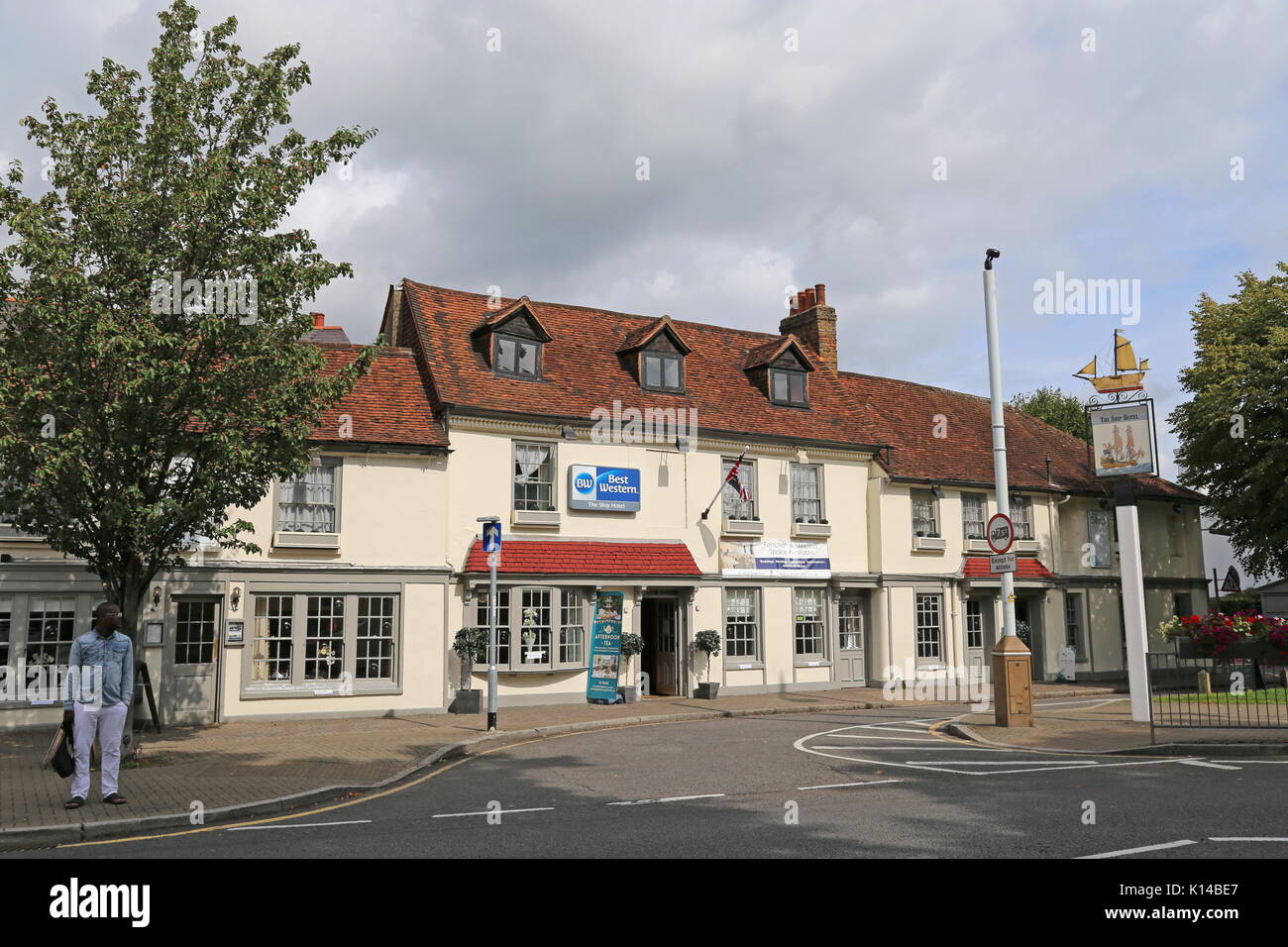 High street weybridge surrey england hi-res stock photography and ...
