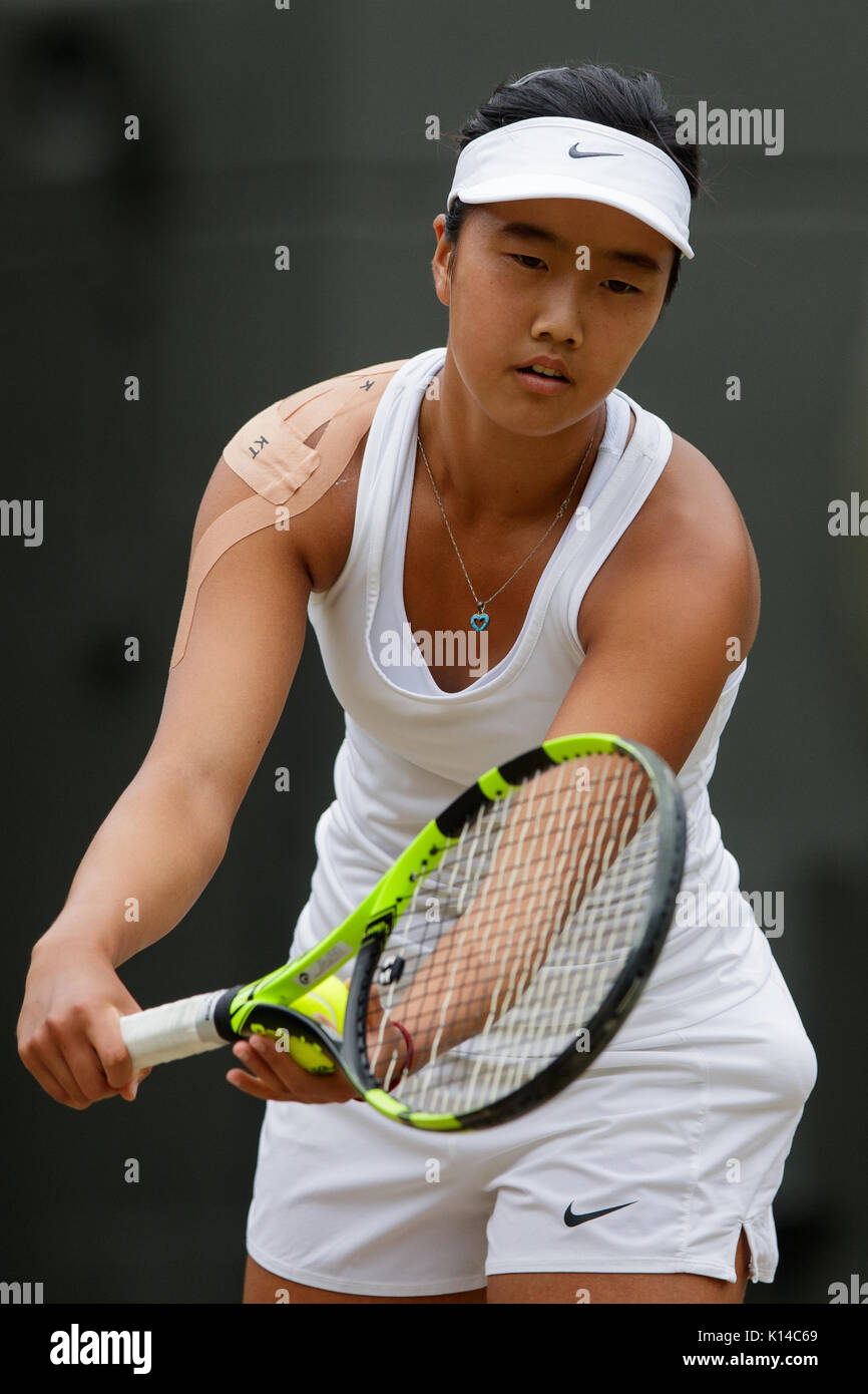 Girls tennis hi-res stock photography and images - Alamy