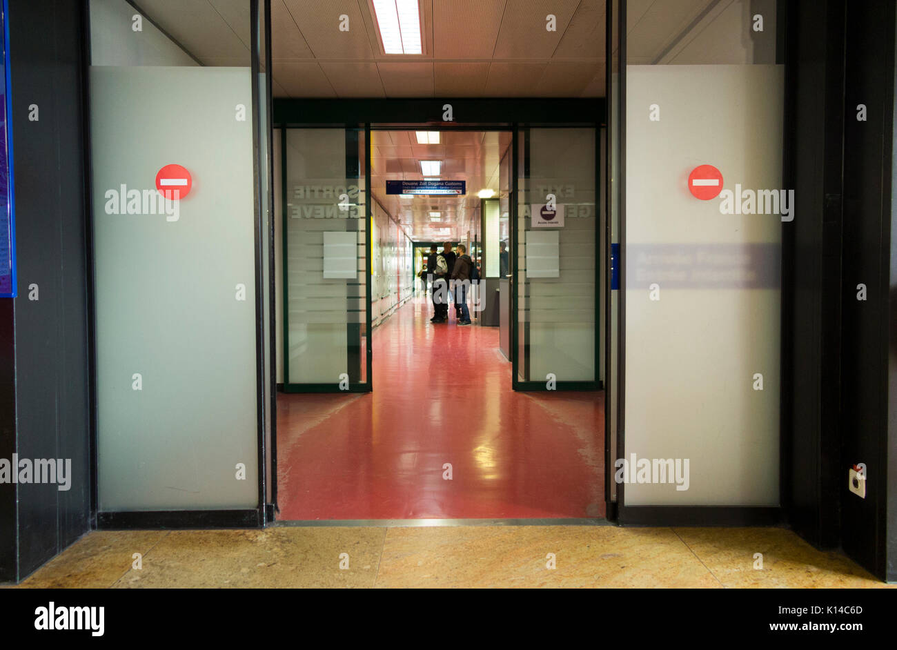 The customs border post at Geneva railway station between France and ...