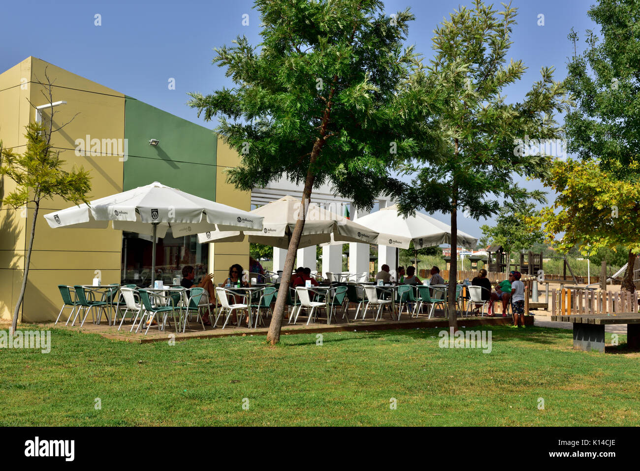Cafe park hi-res stock photography and images - Alamy