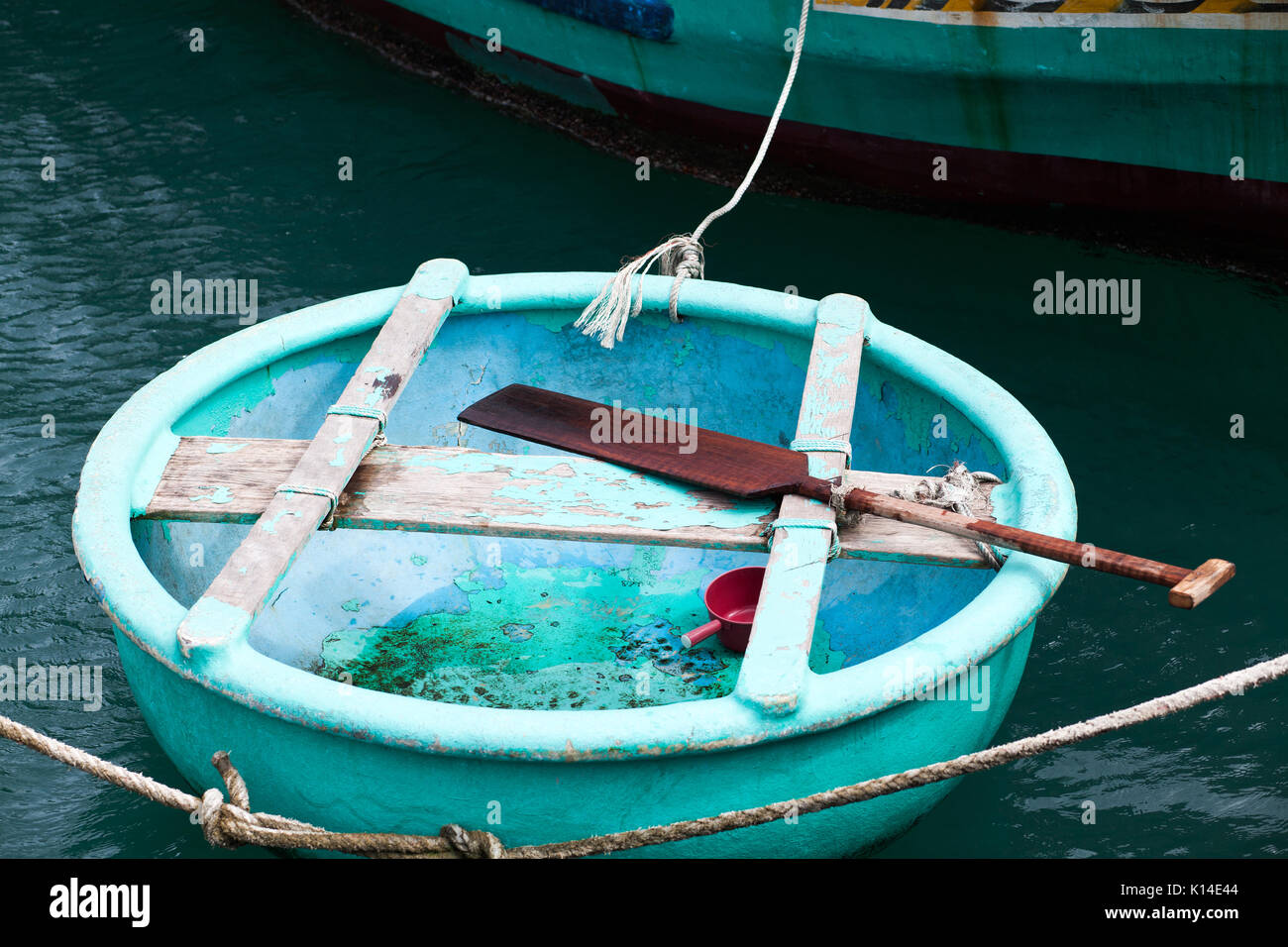 traditional colorful Vietnamese round boats Stock Photo - Alamy