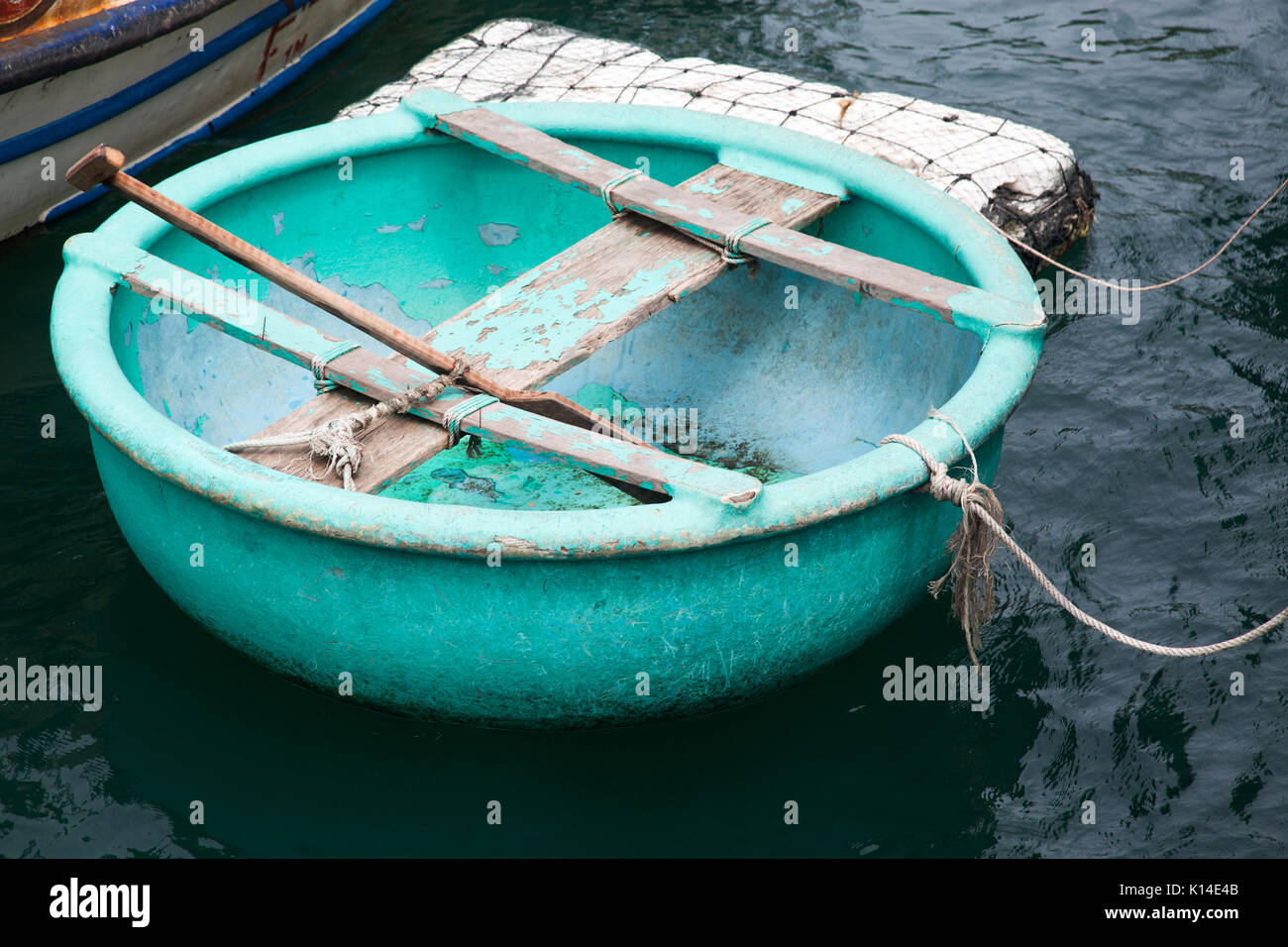 traditional colorful Vietnamese round boats Stock Photo - Alamy