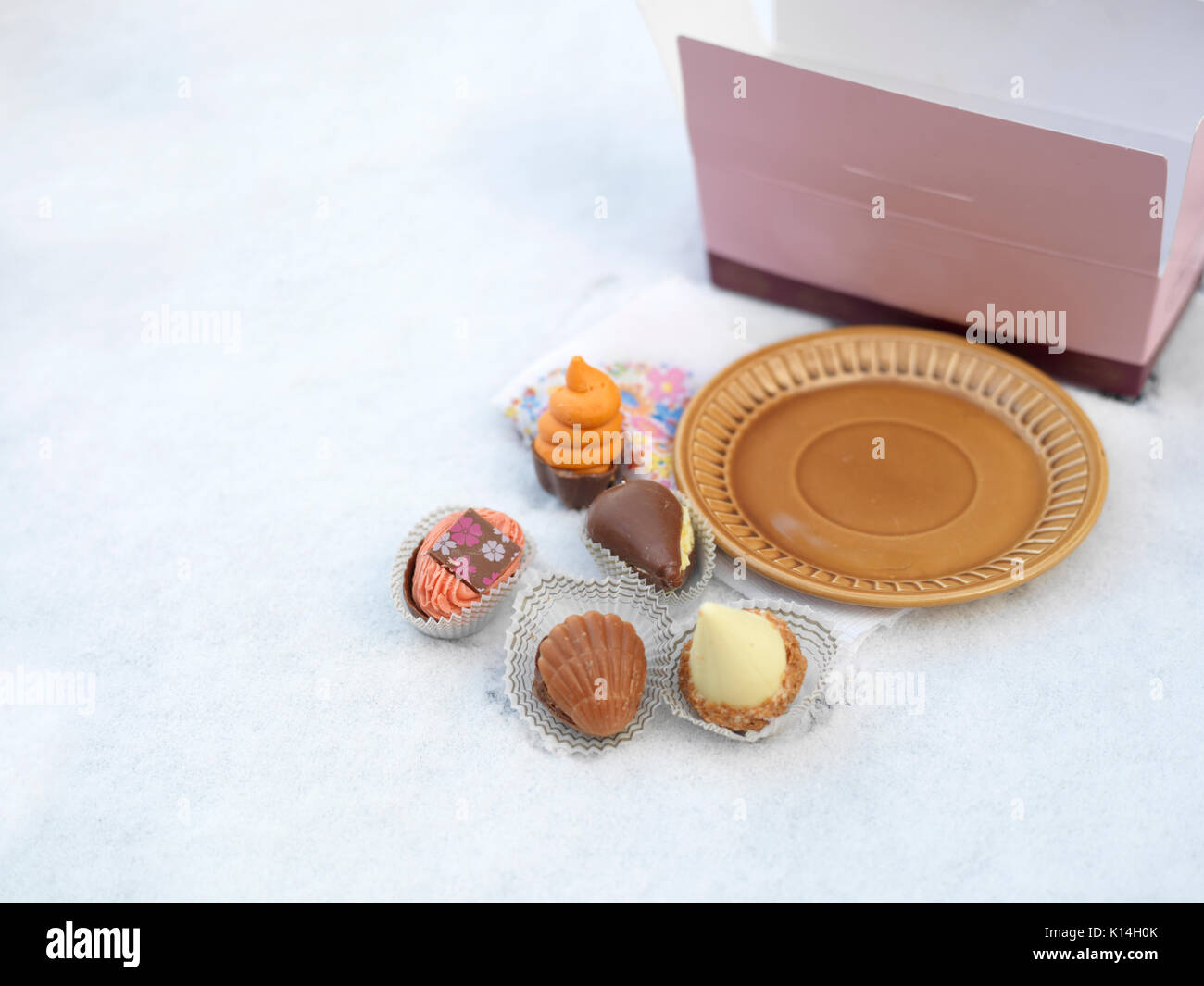 Box of chocolate brownies hi-res stock photography and images - Alamy