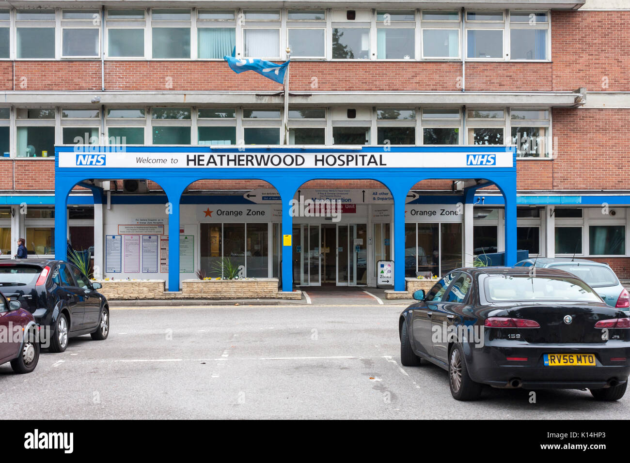 National health service hospital hi-res stock photography and images ...