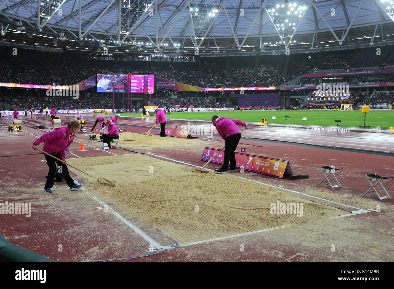 Volunteers raking the Long Jump sand pit at the 2017, IAAF World ... Volunteers raking the Long Jump sand pit at the 2017, IAAF World ...