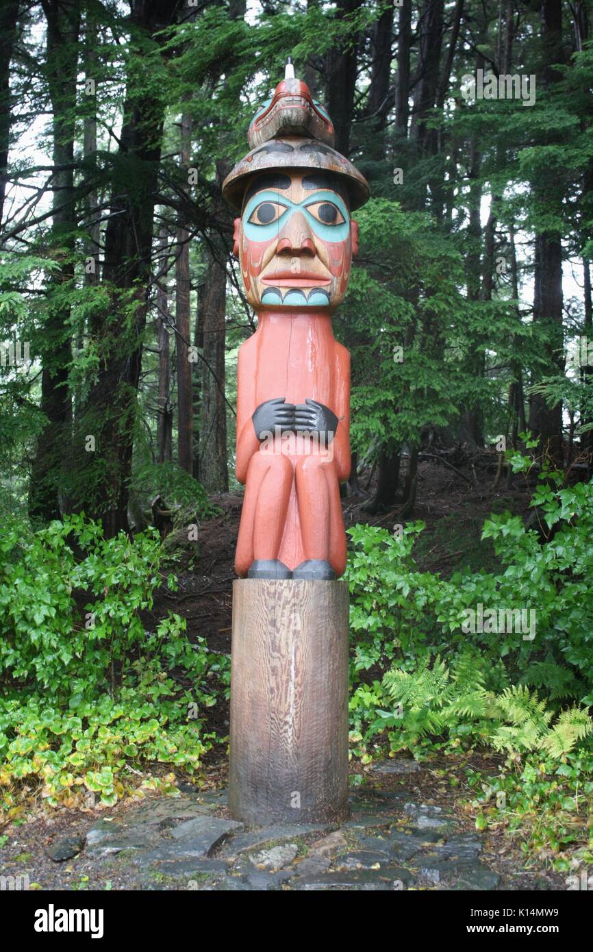 Human figure totem poles hi-res stock photography and images - Alamy