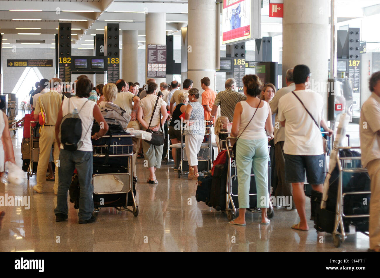 Airport delays hi-res stock photography and images - Alamy