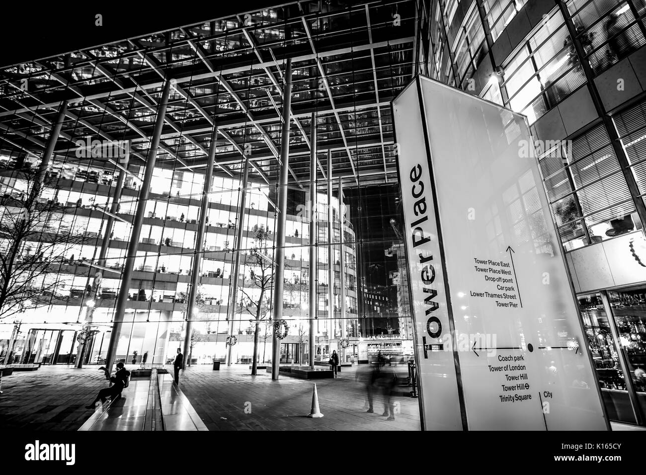 Modern Tower Place building in the City of London - LONDON / ENGLAND ...