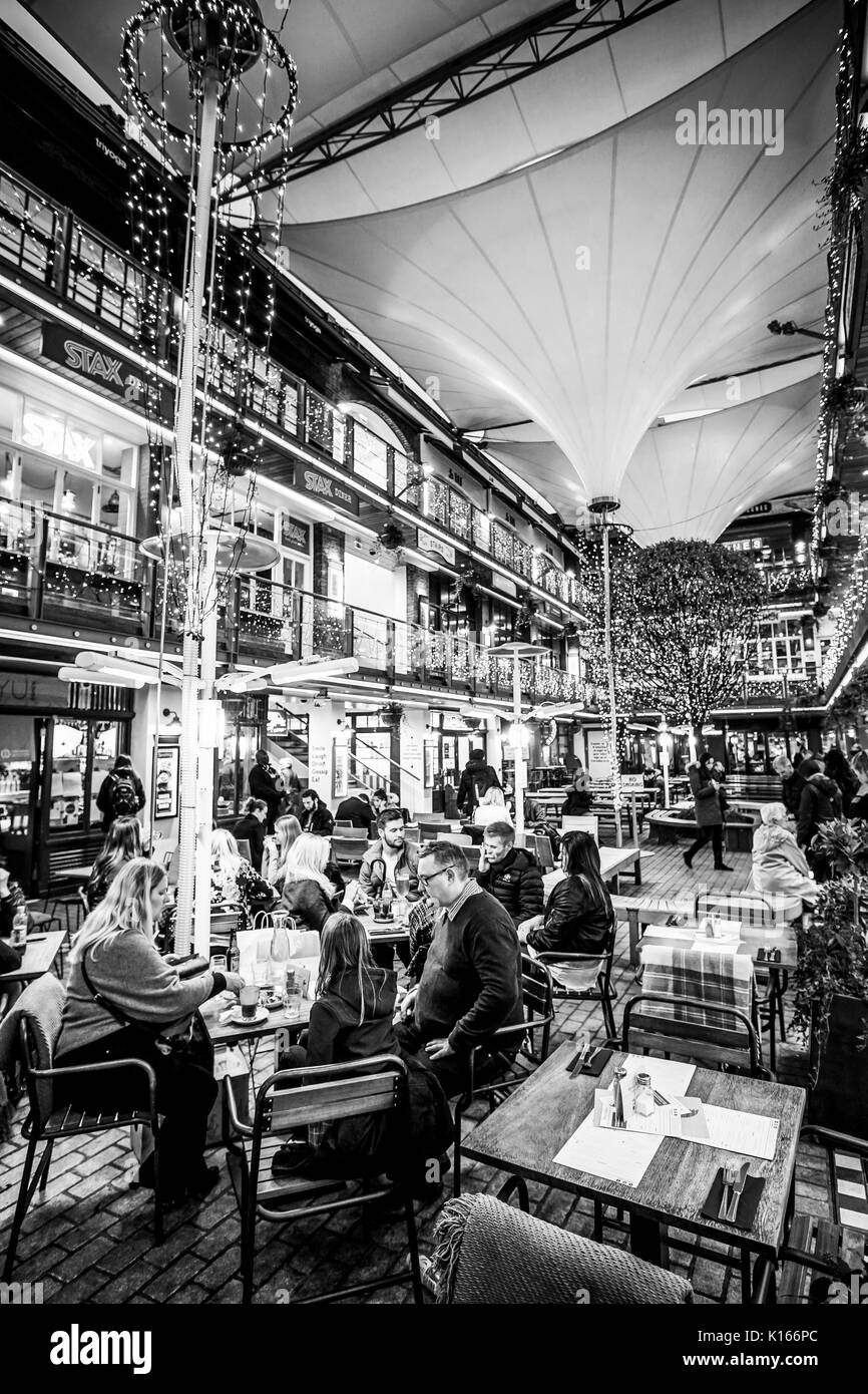 Wonderful Kings Court at Carnaby street in London - LONDON / ENGLAND ...