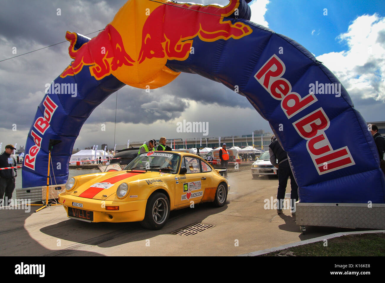 18 yellow racing car hi-res stock photography and images - Alamy