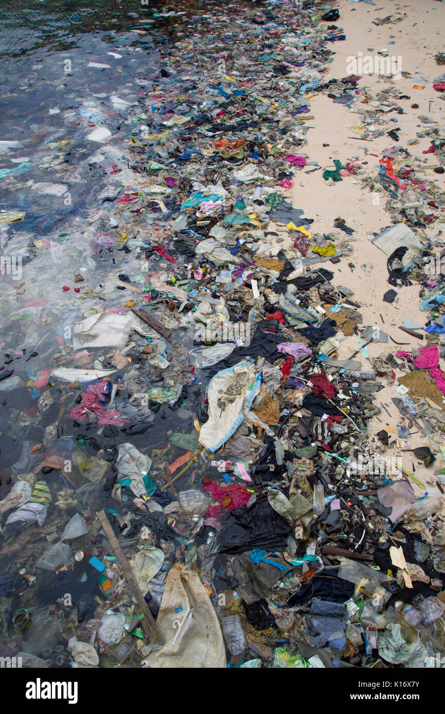 Plastic trash and other garbage covering sandy beach Stock Photo - Alamy