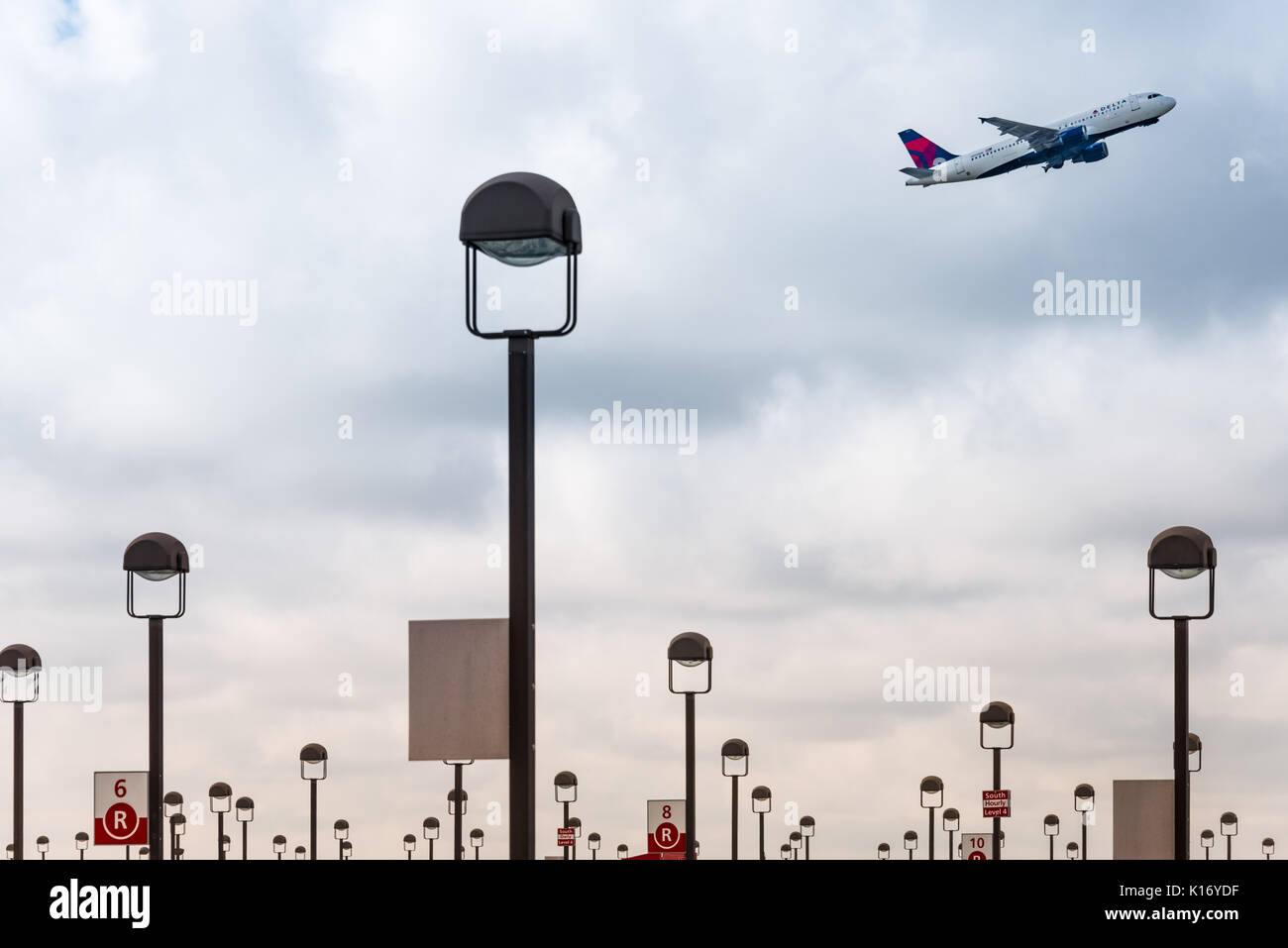 Delta Air Lines passenger jet taking off from Hartsfield-Jackson ...