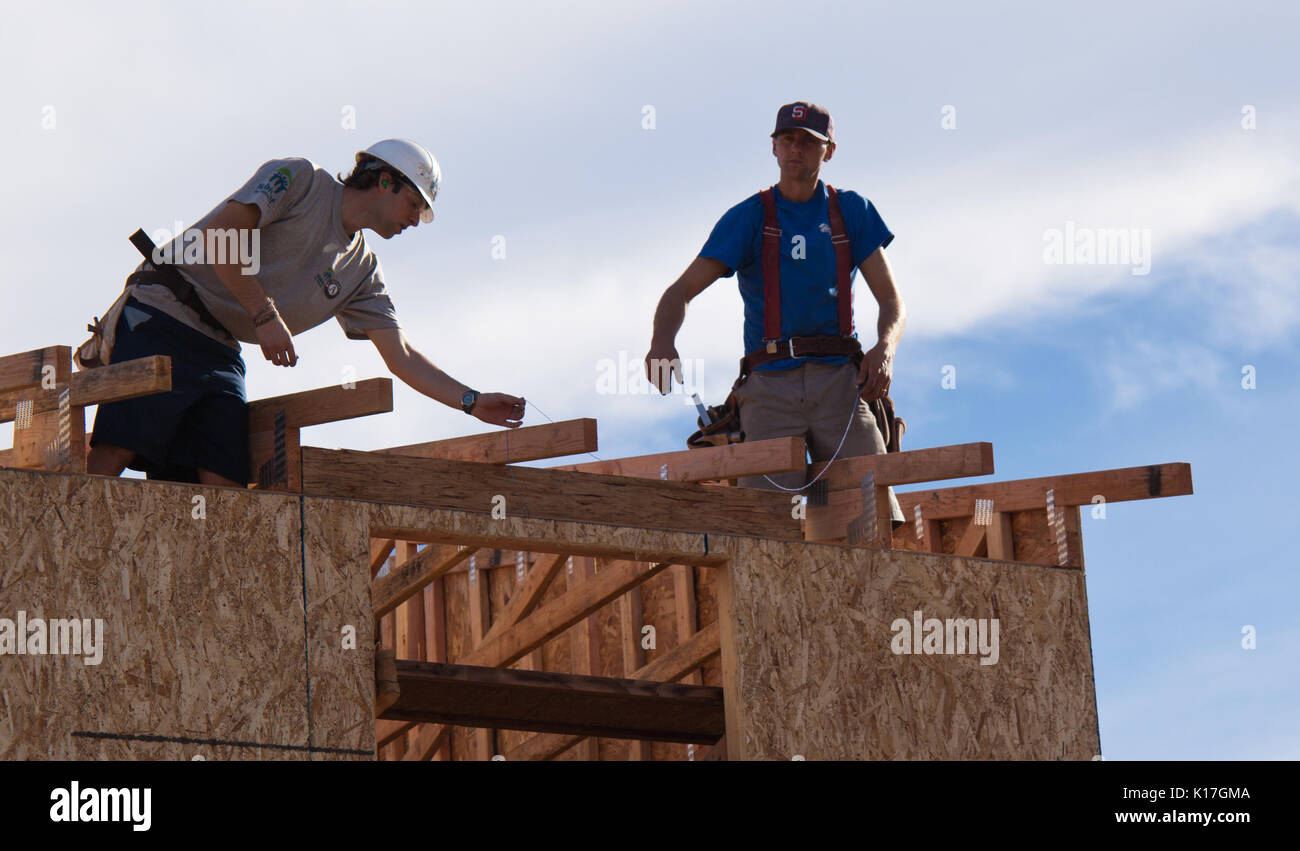 Men build roof for home for Habitat For Humanity For Humanity. El ...