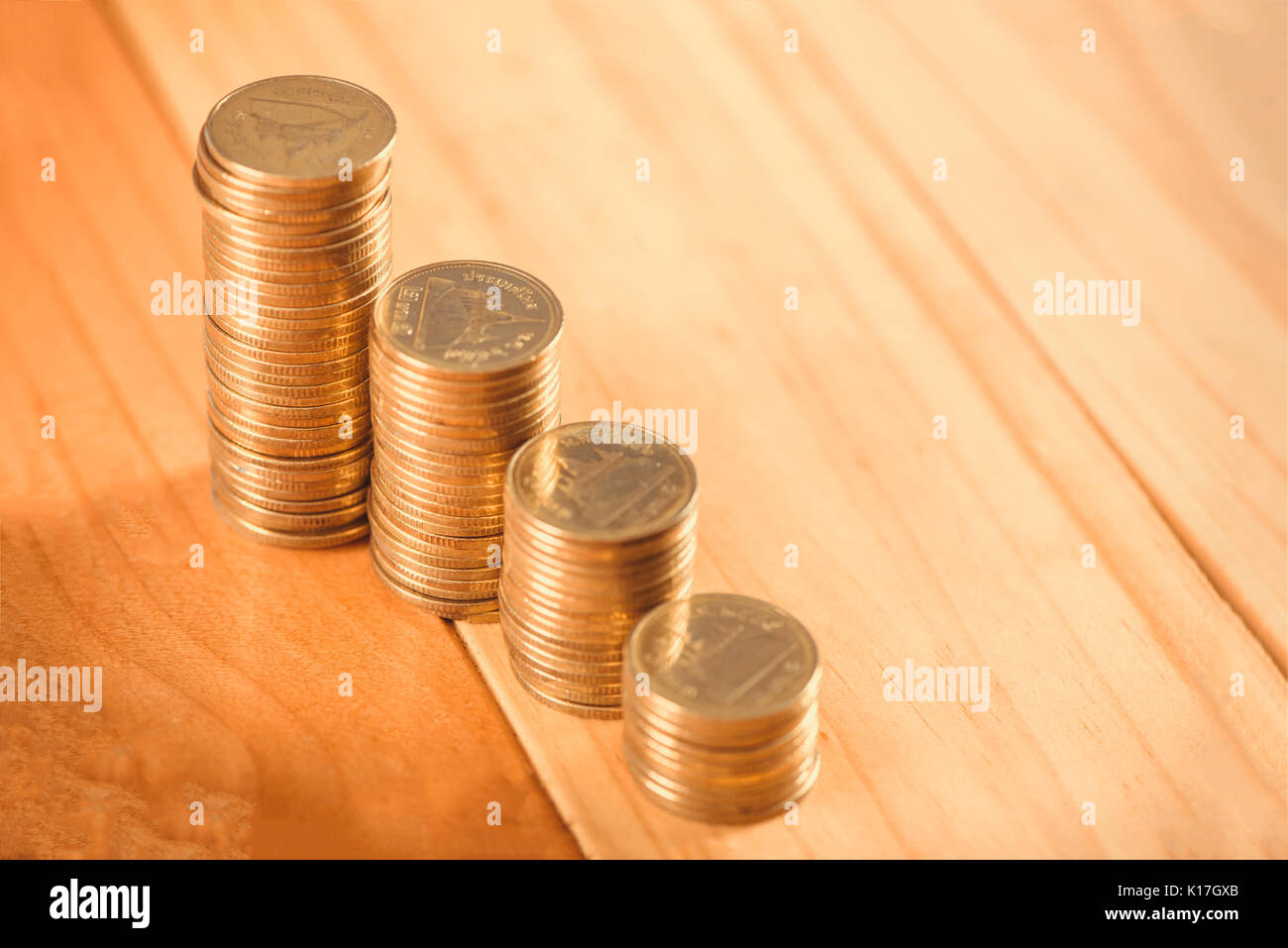Savings, increasing columns of gold coins, piles of gold coins arranged ...