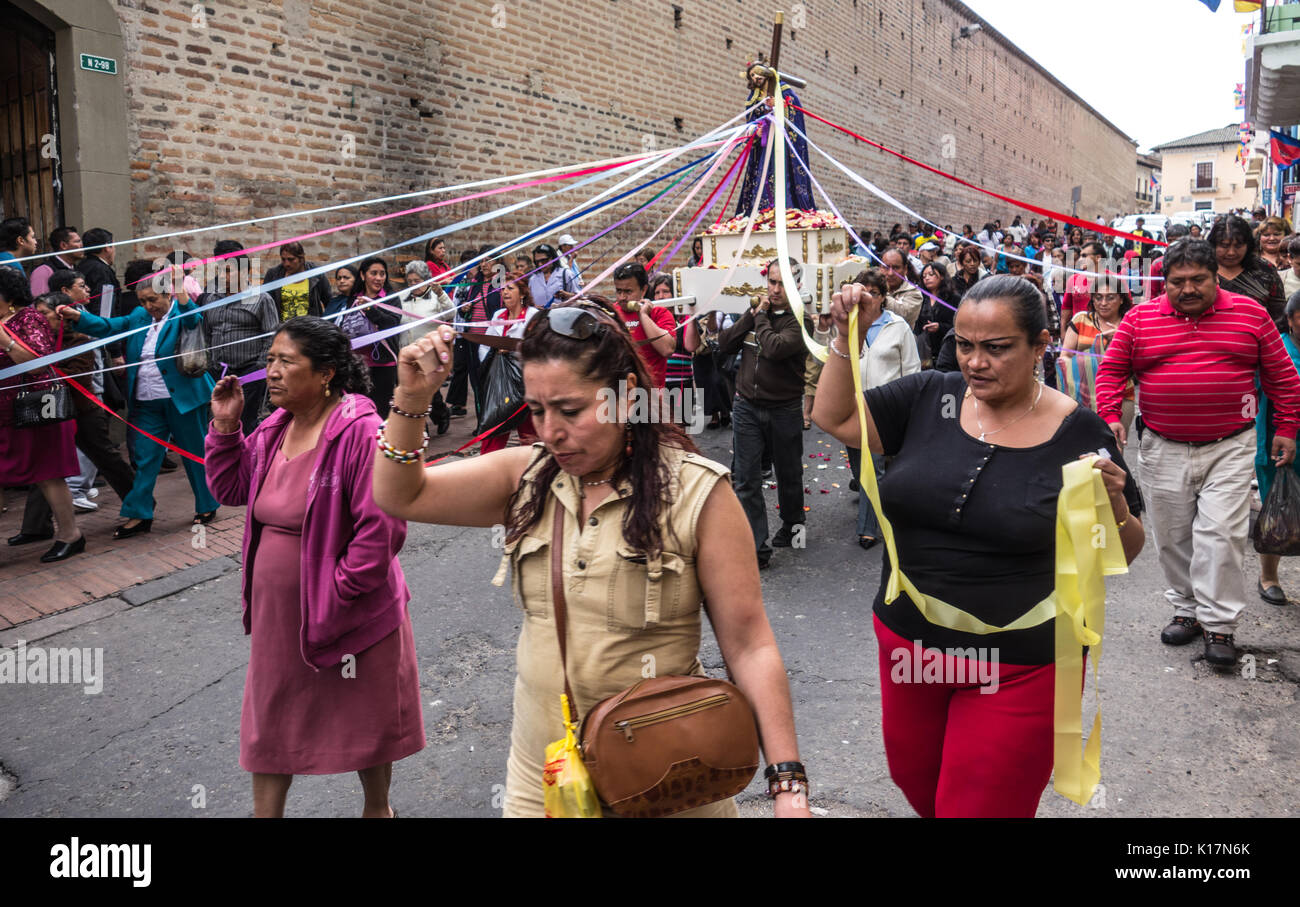 Procession takes the Jesus statue from Iglesia San Francisco to a ...