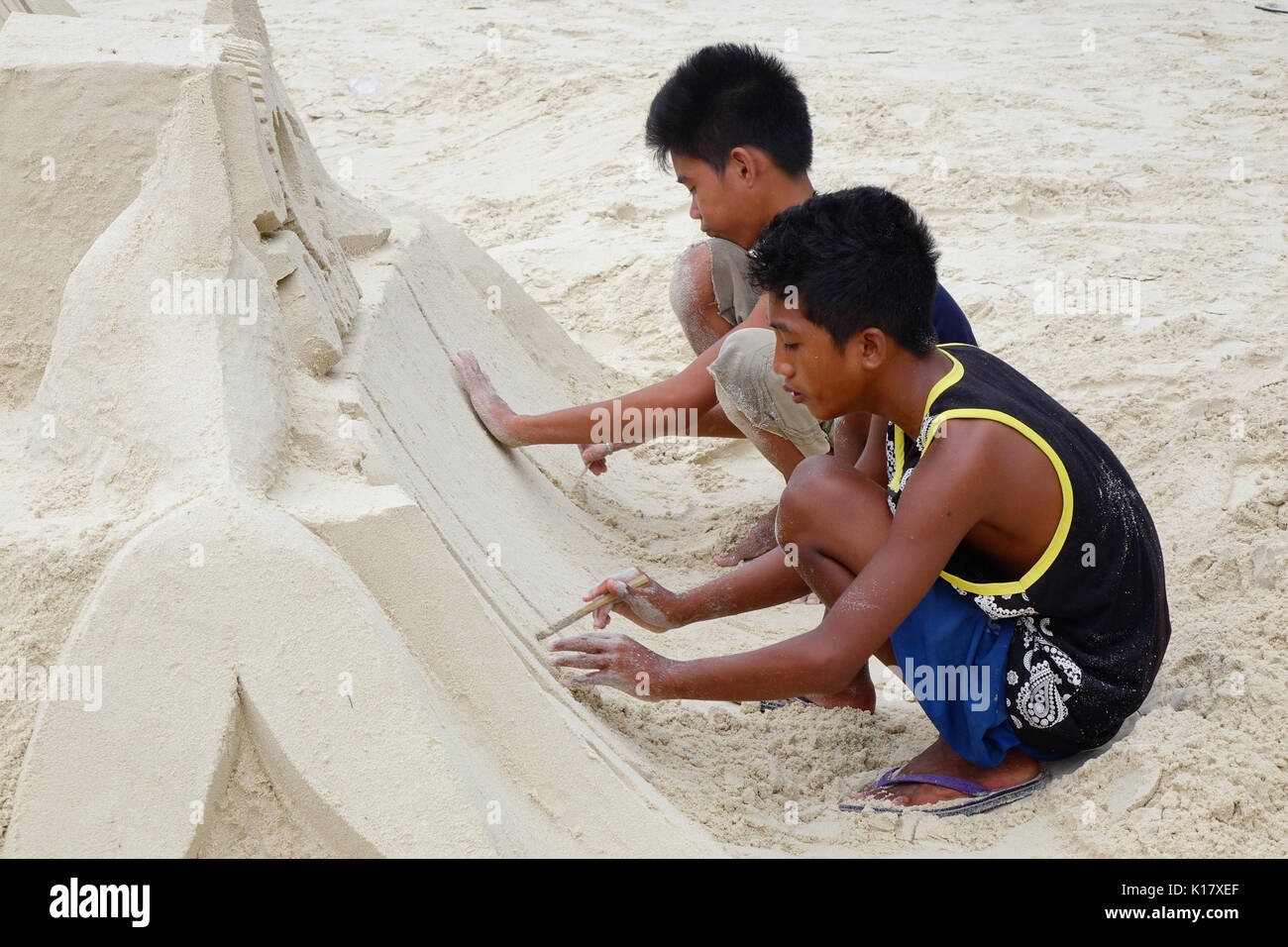 Filipino boys hi-res stock photography and images - Alamy