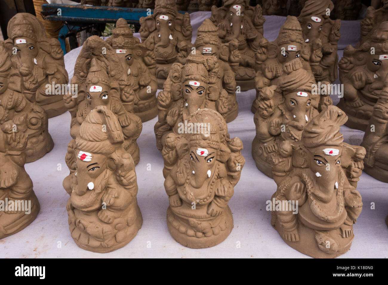 India hinduism ganesh hi-res stock photography and images - Alamy