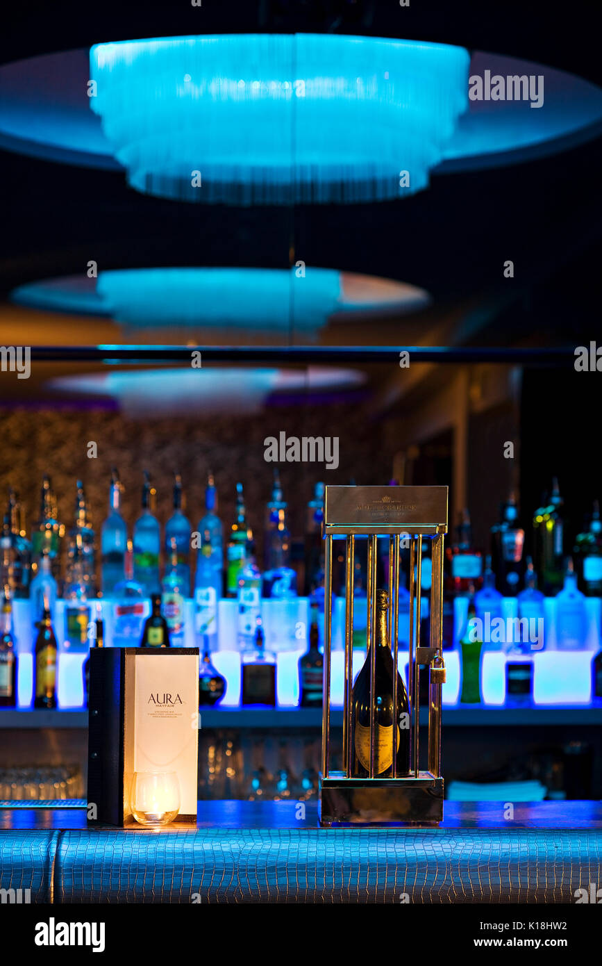 Dinner nightclub hi-res stock photography and images - Alamy