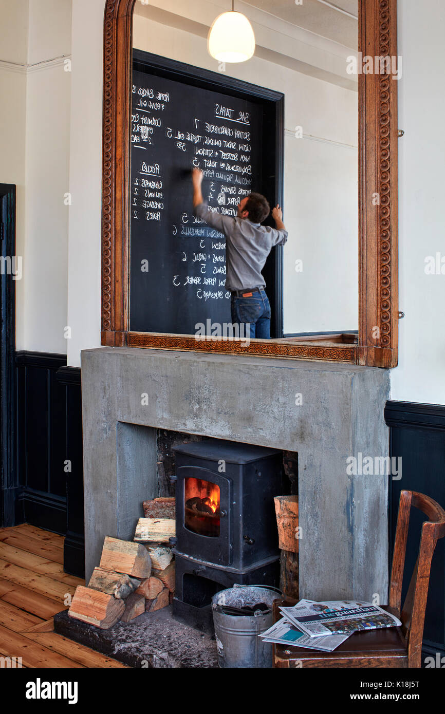 Traditional pub interior fireplace hi-res stock photography and images ...