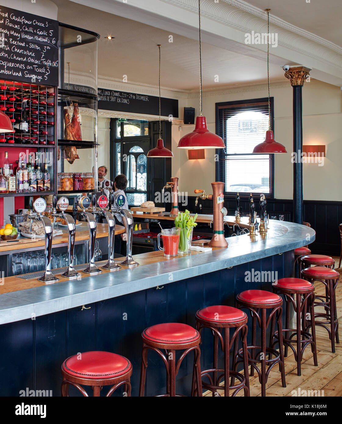 London gastro Pub Interior Stock Photo - Alamy