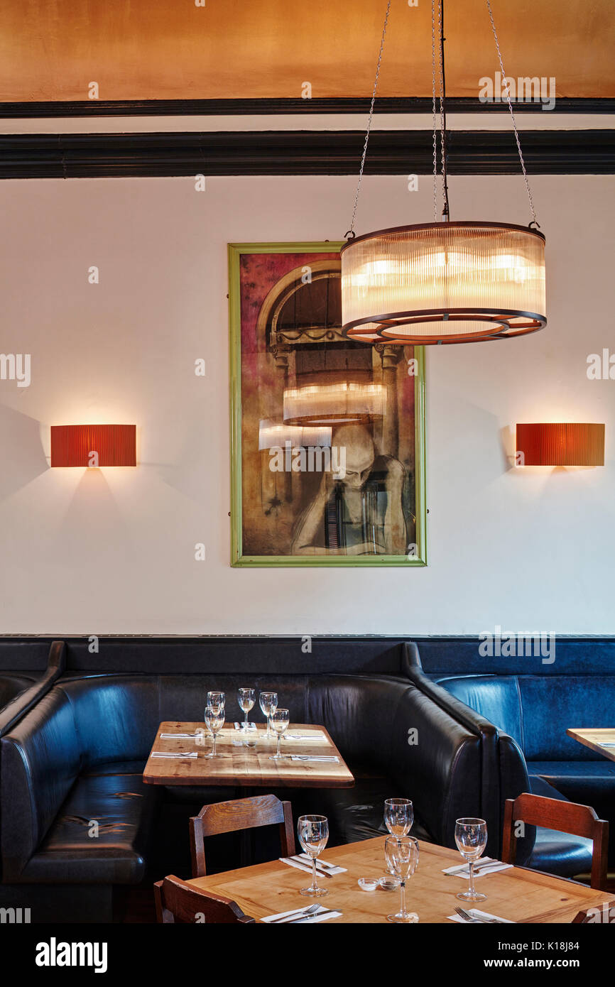 London gastro Pub Interior Stock Photo - Alamy