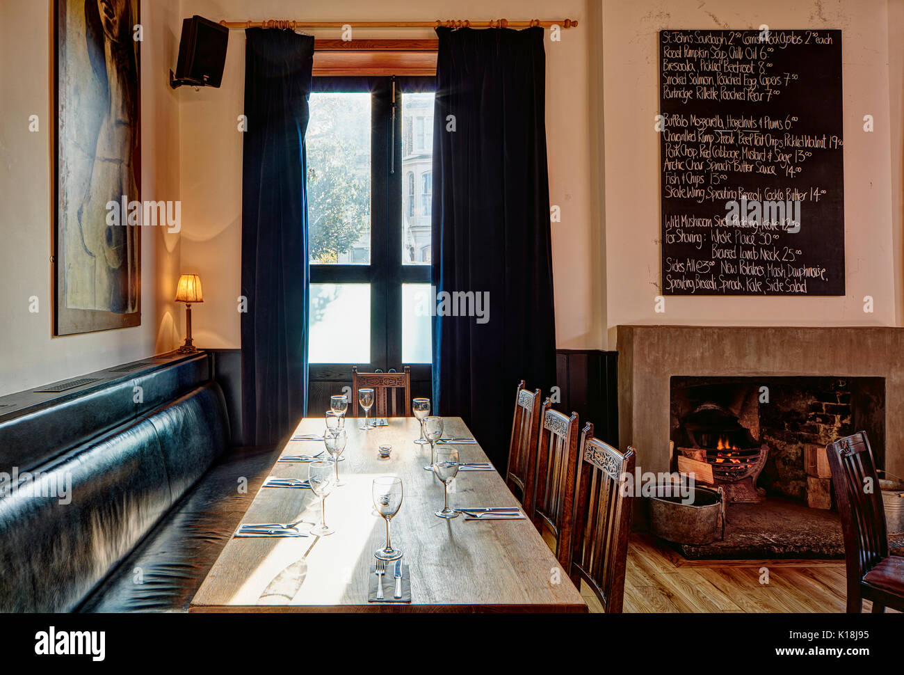 London gastro Pub Interior Stock Photo - Alamy