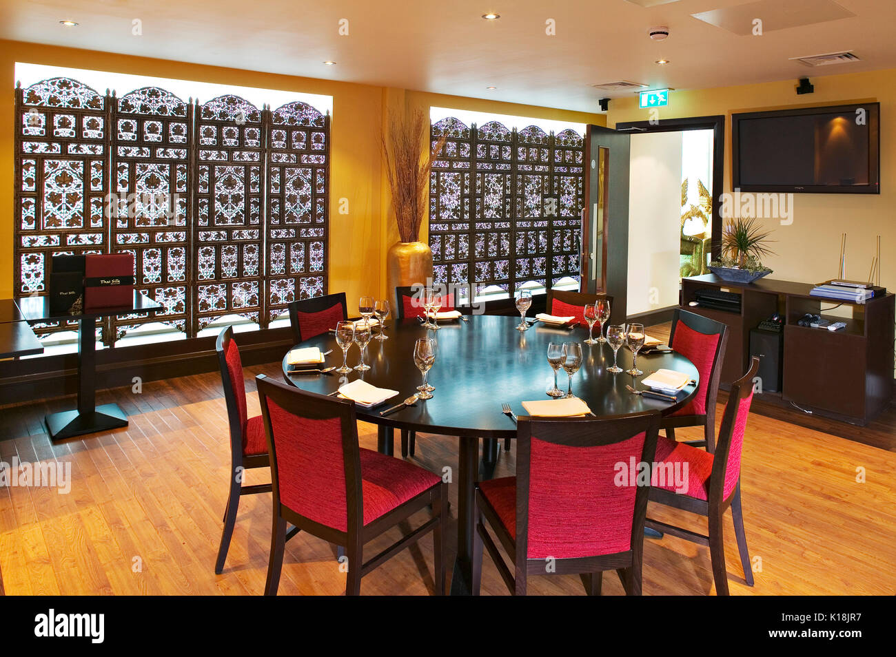 Generic restaurant interior hi-res stock photography and images - Alamy