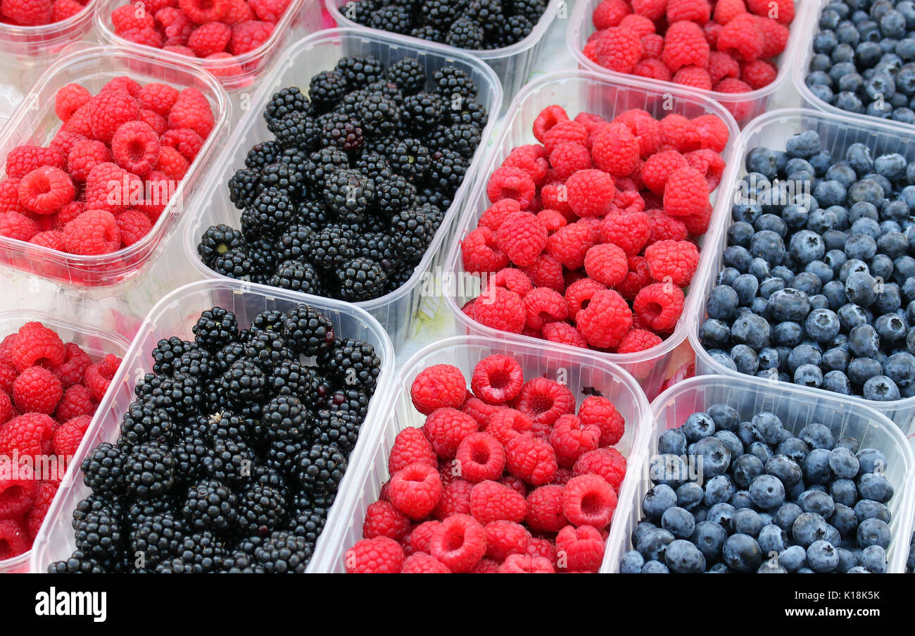 Piles of fresh fruit hi-res stock photography and images - Alamy