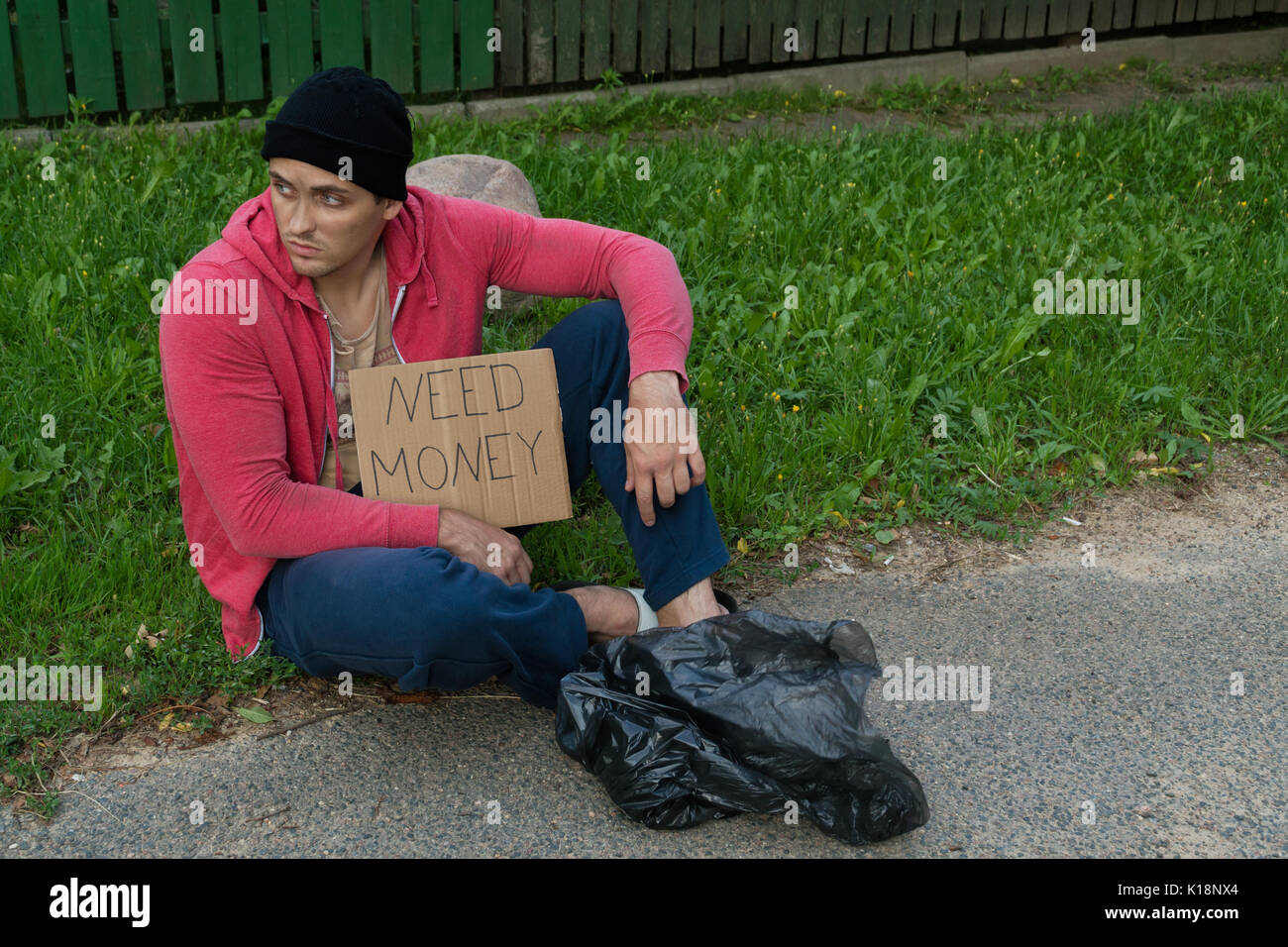Homeless guy hi-res stock photography and images - Alamy